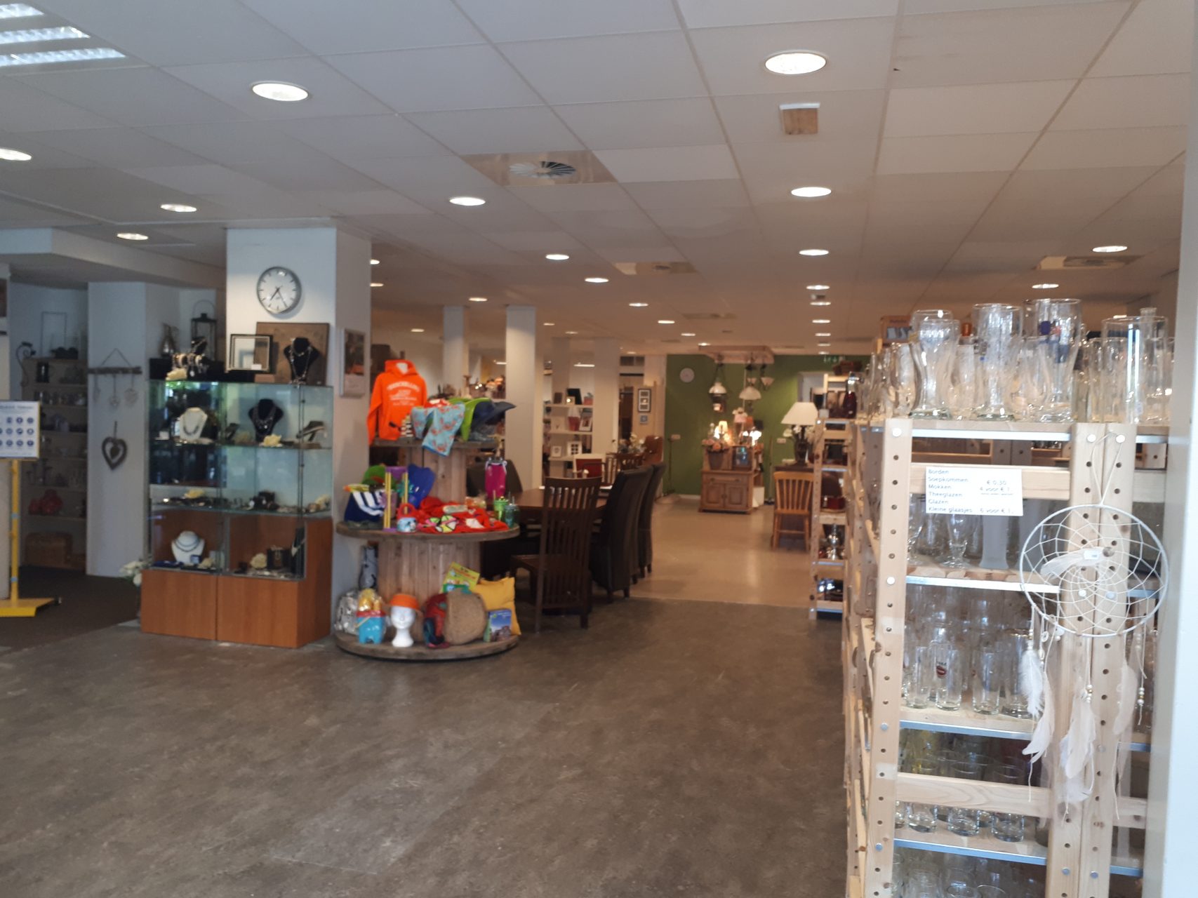 2&D Vaassen opent de deuren van hun nieuwe pand - Woord en Daad Winkels