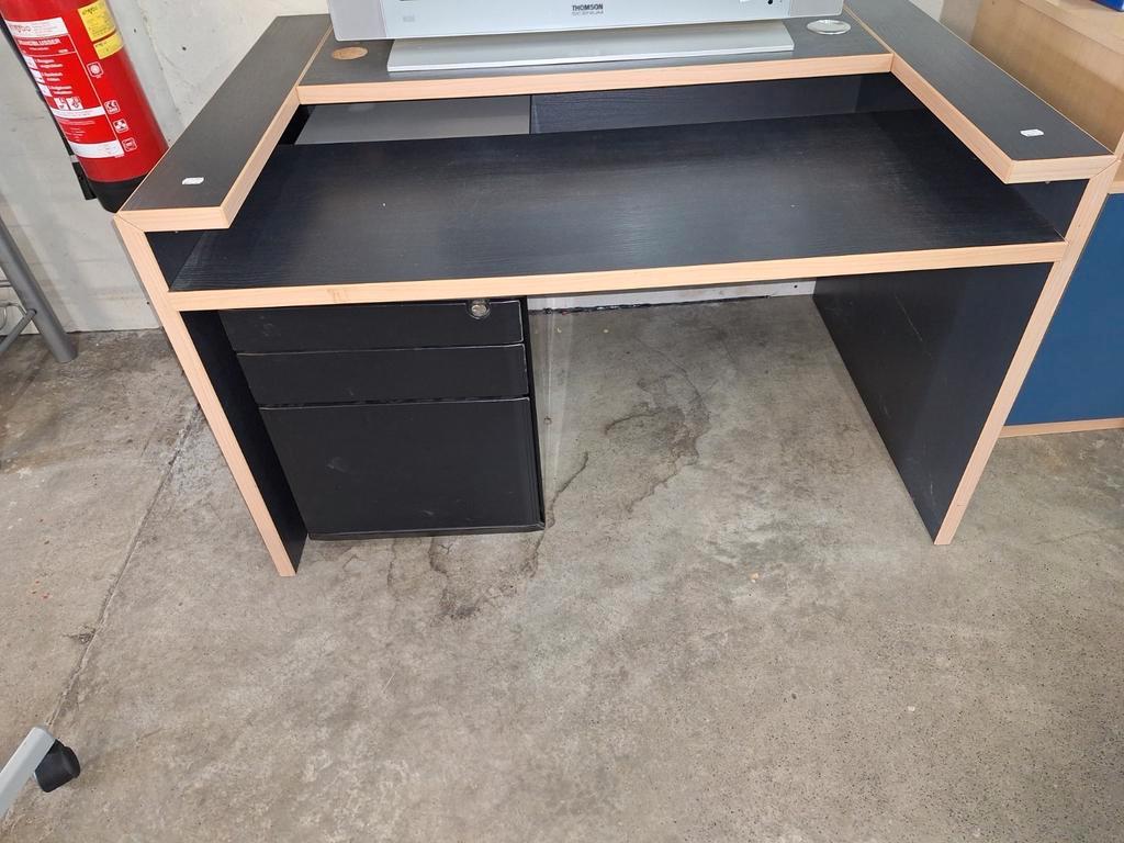 Bureau computer bureau met llWD-028 nr601 - Woord en Daad Winkels